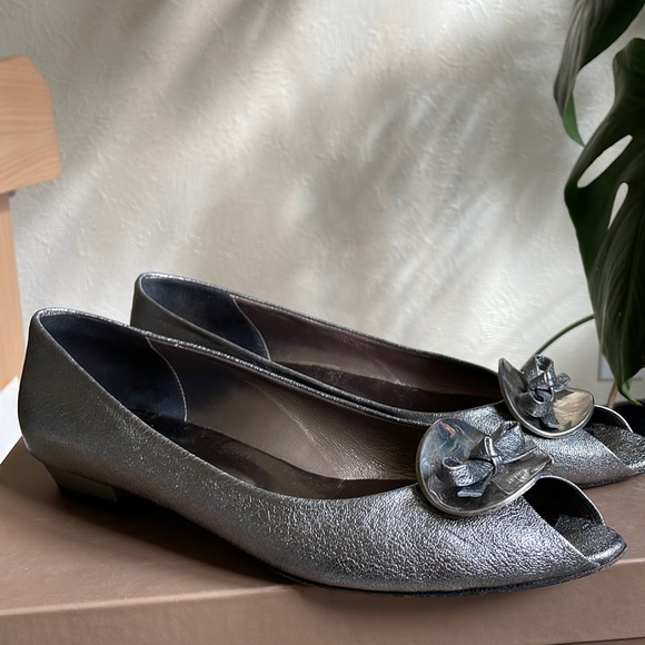 Fellini | Shoes | Fellini Made In Italy Unique Metallic Silver Shiny ...